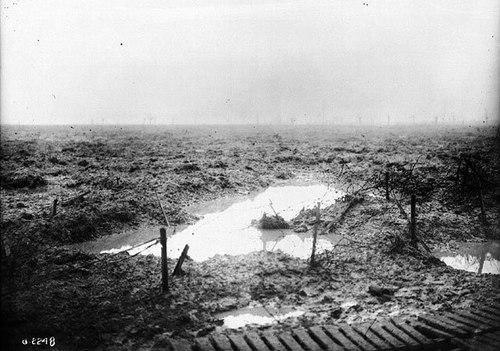 slides/Mud and Barbed Wire at the Battle of Passchendaele